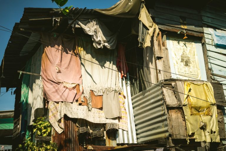 A Warm Welcome in the Slums of Bangkok - Khiri Travel