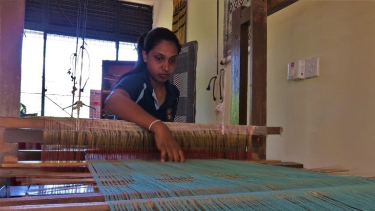 Dumbara Weaving: Sri Lankan Art, Skill & Village Life - Khiri Travel